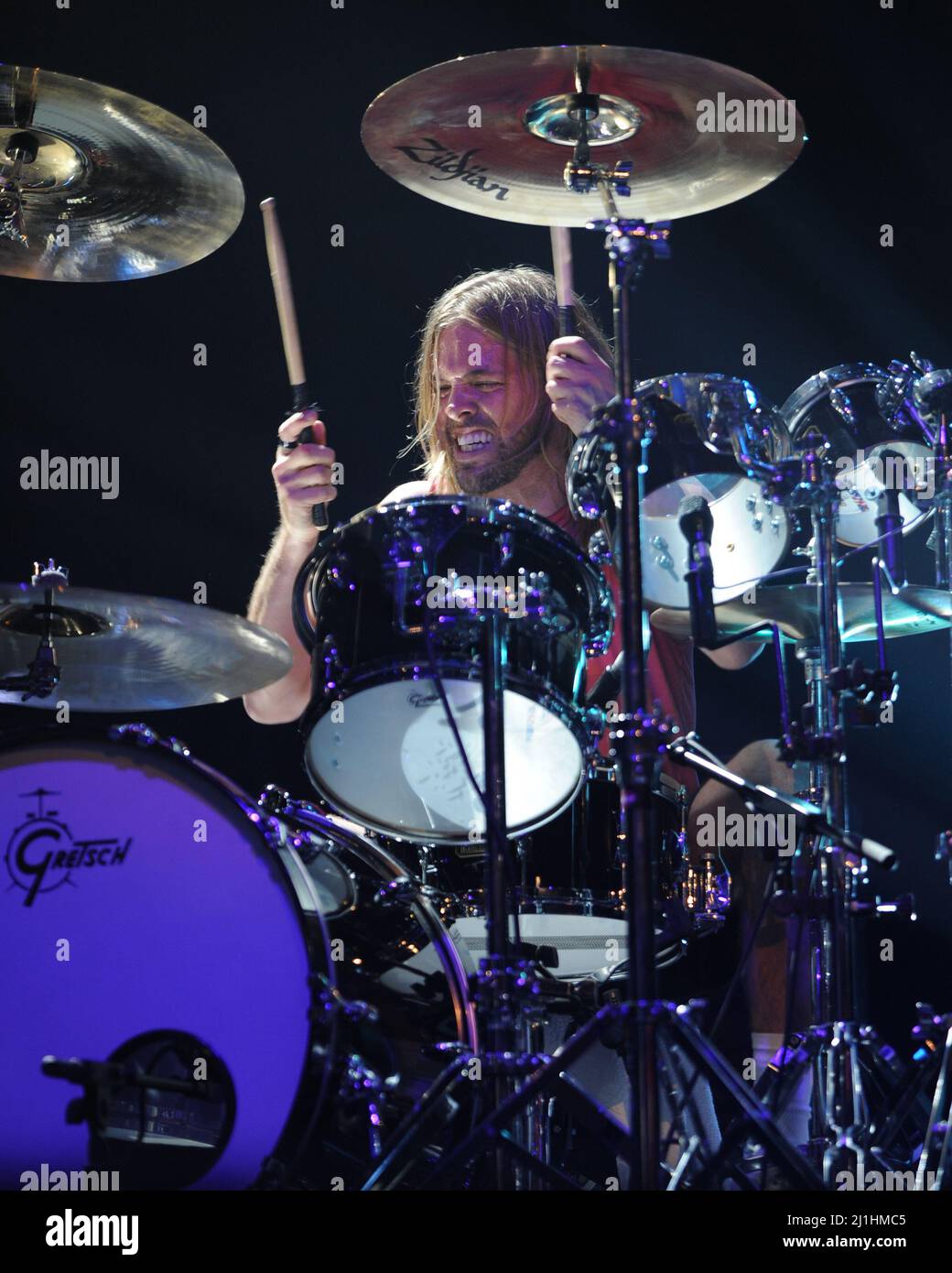 Taylor hawkins of foo fighters hi-res stock photography and images - Alamy