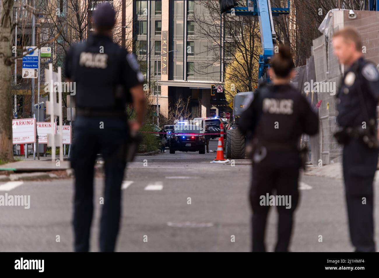 Seattle, USA. 25th Mar, 2022. Just before 5:00pm at rush hour police ...