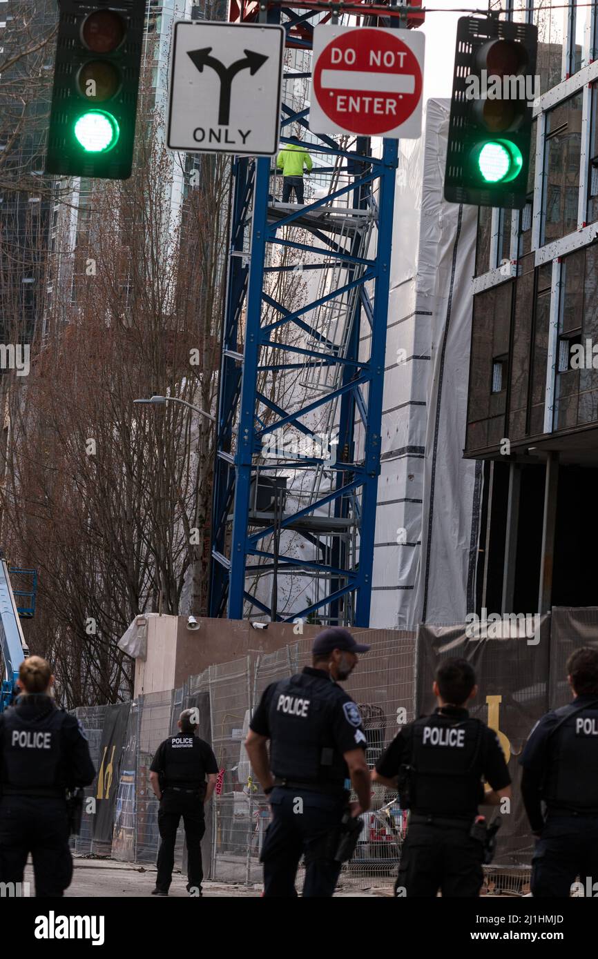 Seattle, USA. 25th Mar, 2022. Just before 5:00pm at rush hour police ...