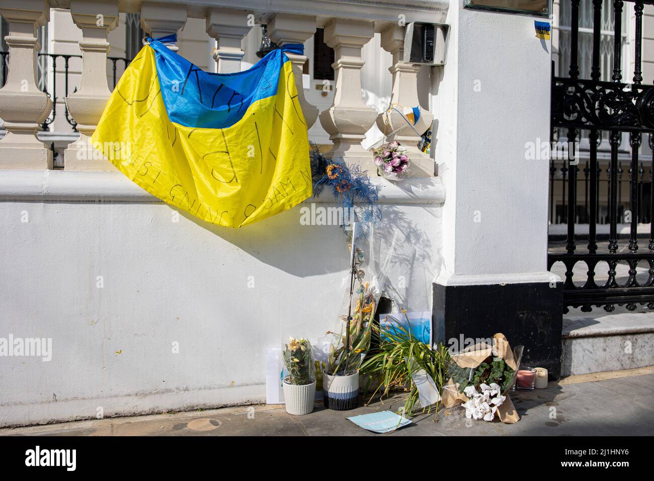London, UK. 25th Mar, 2022. Flowers, plants and a Ukrainian flag seen ...