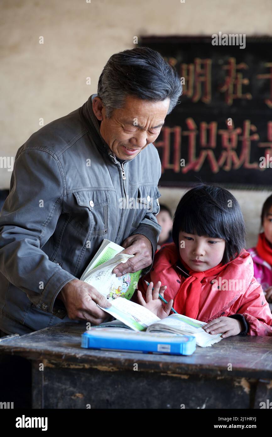 Pupils teacher reading book hi-res stock photography and images - Alamy