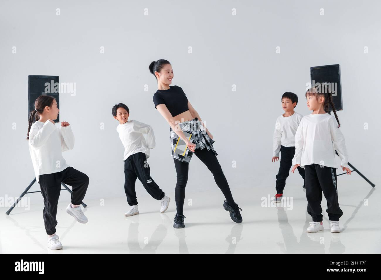 Dance teacher to teach the children learn how to dance Stock Photo - Alamy