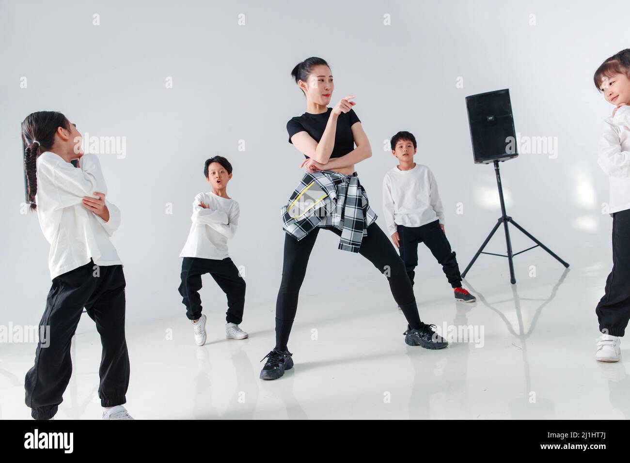 Dance teacher to teach the children learn how to dance Stock Photo - Alamy