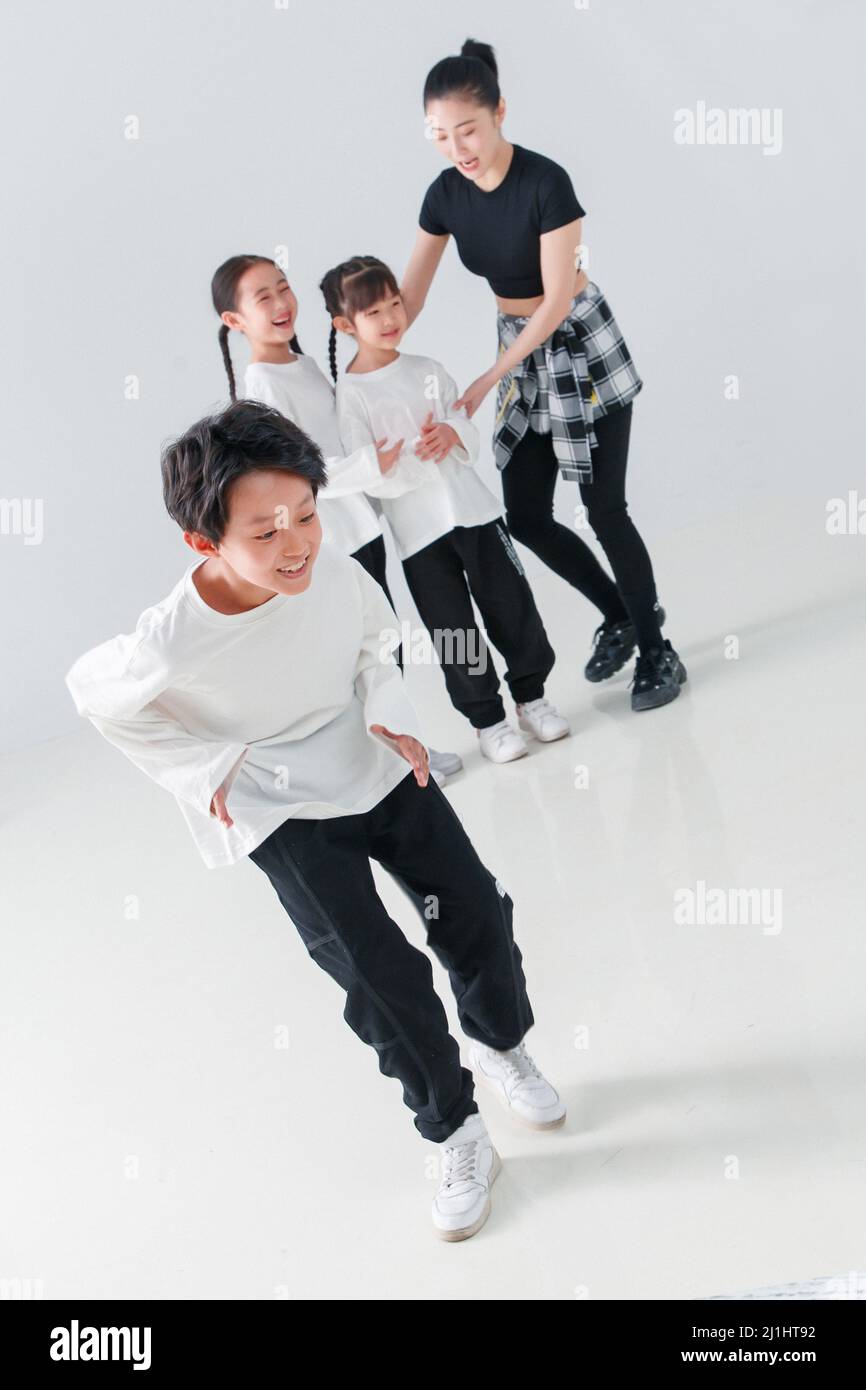 Youth dance teacher to teach the children learn how to dance Stock ...