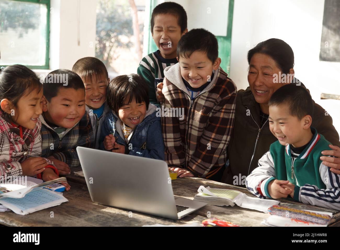 Indian school children using computers hi-res stock photography and ...