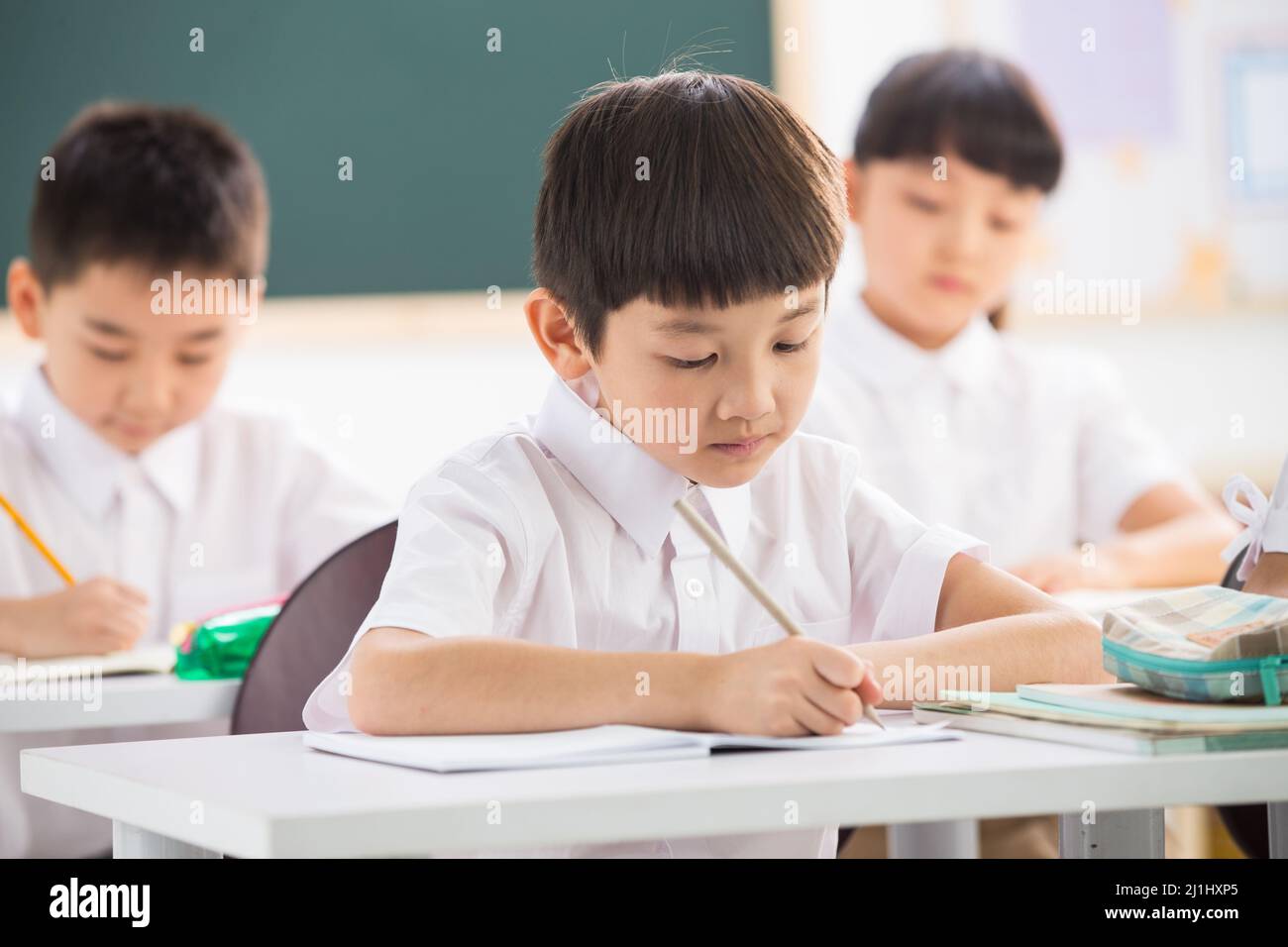 Elementary school students in the classroom learning Stock Photo - Alamy