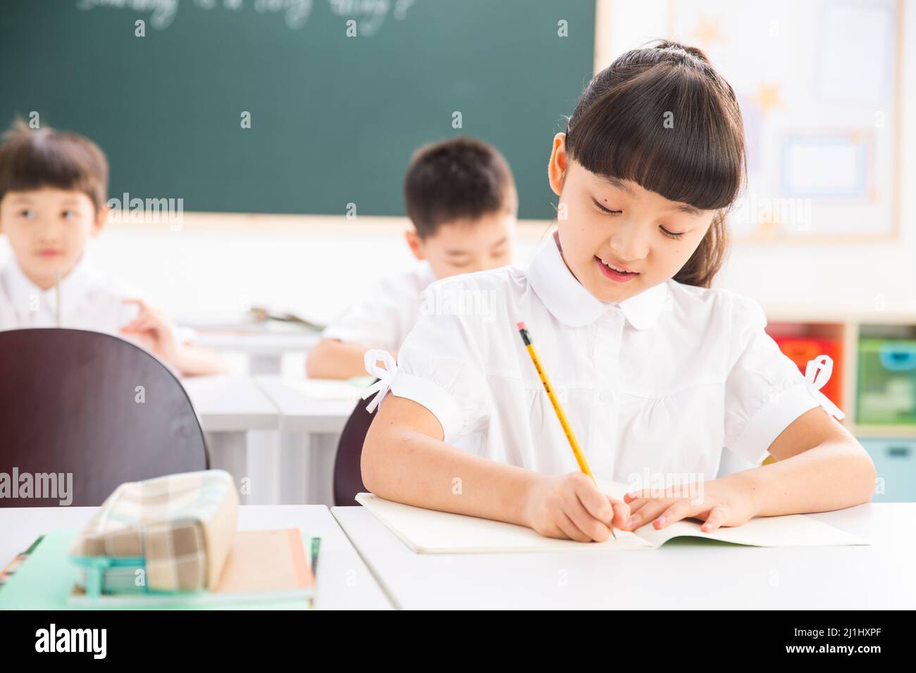 Elementary school students in the classroom learning Stock Photo - Alamy