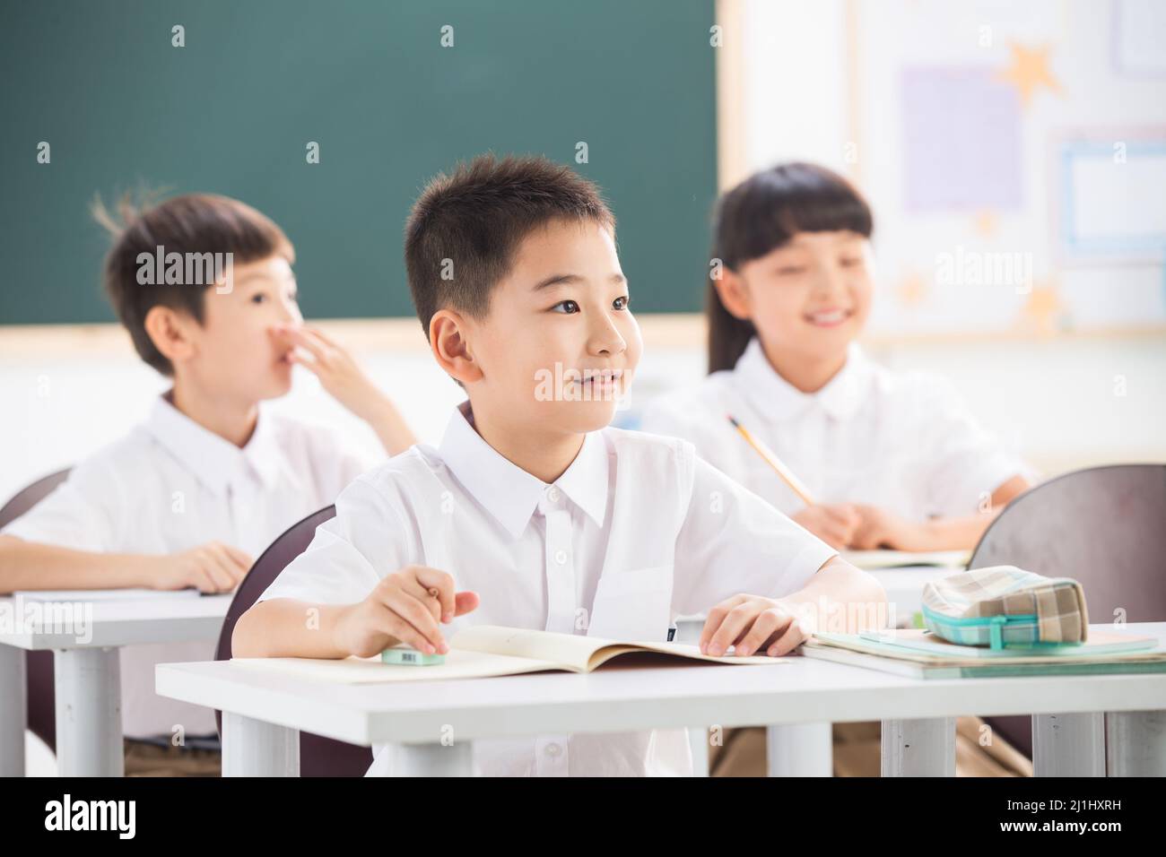 Elementary school students in the classroom learning Stock Photo - Alamy