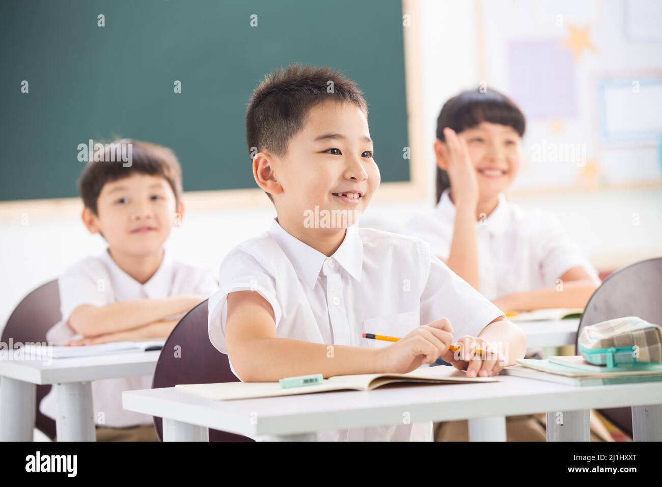 Elementary school students in the classroom learning Stock Photo - Alamy