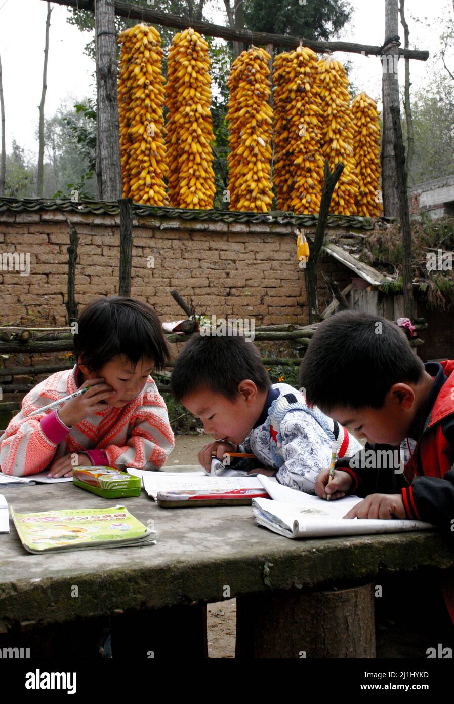 Help children 7 8 years hi-res stock photography and images - Alamy