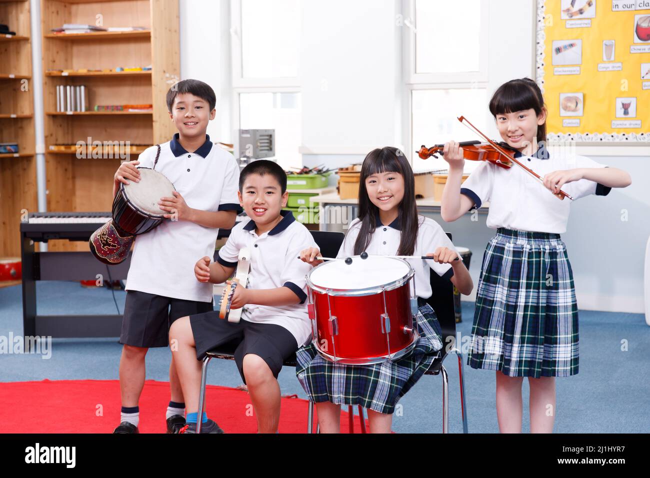 Elementary school students Stock Photo - Alamy