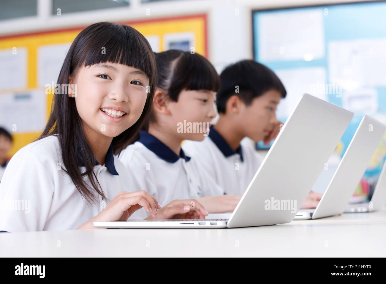 Indian school children using computers hi-res stock photography and ...
