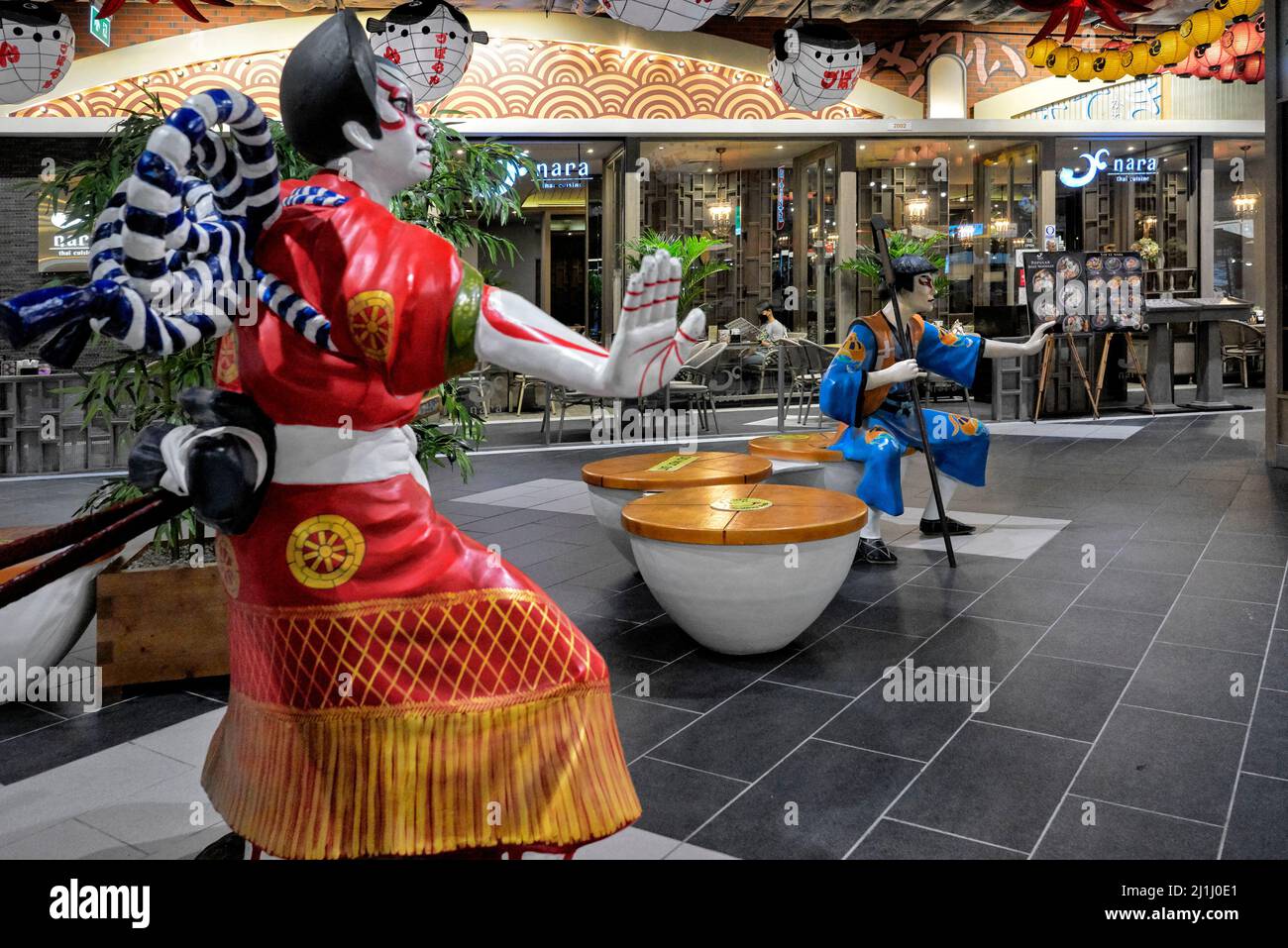Japanese figures in traditional costume and restaurants on the Tokyo ...