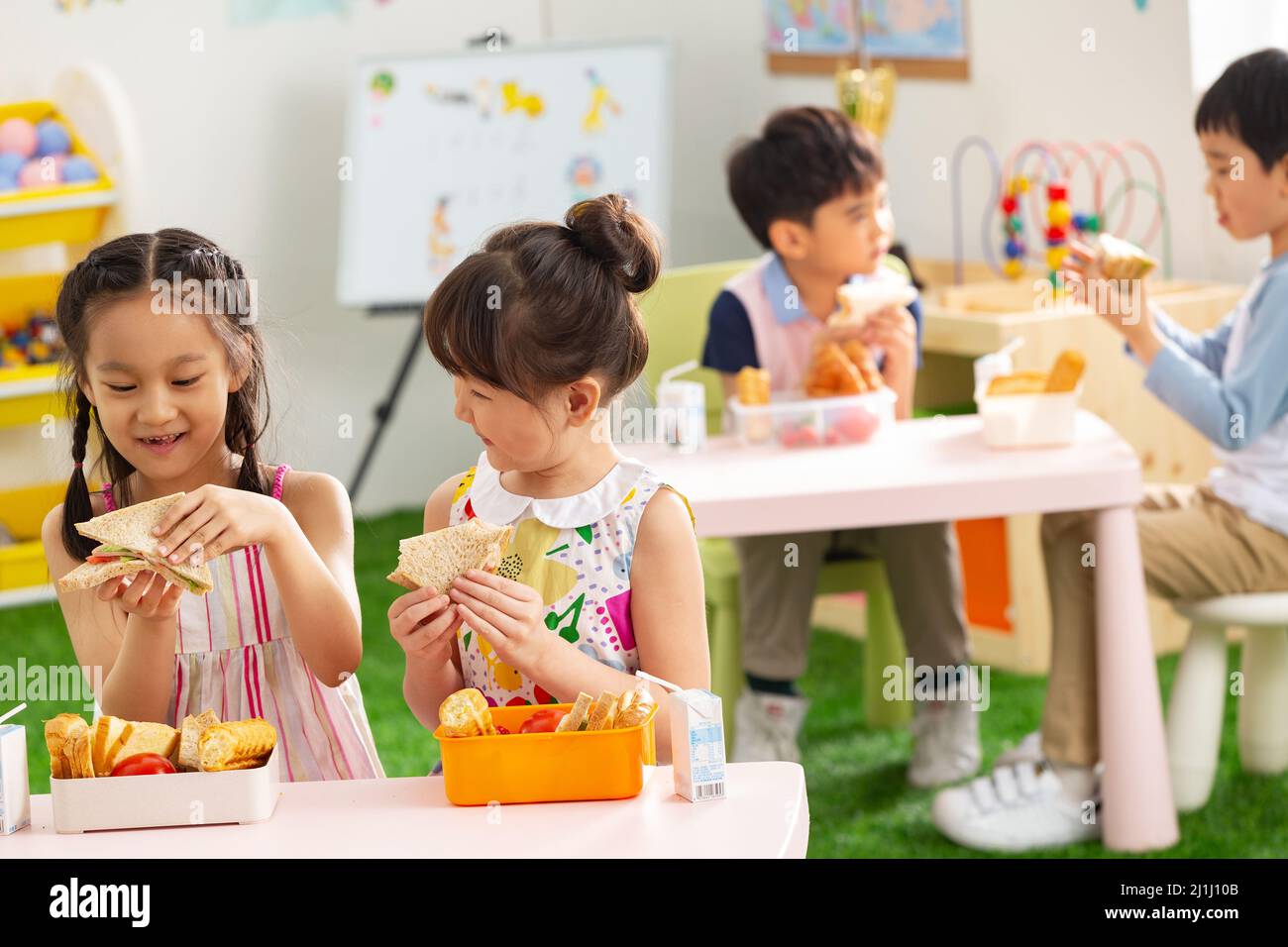 Kindergarten children eat Stock Photo - Alamy