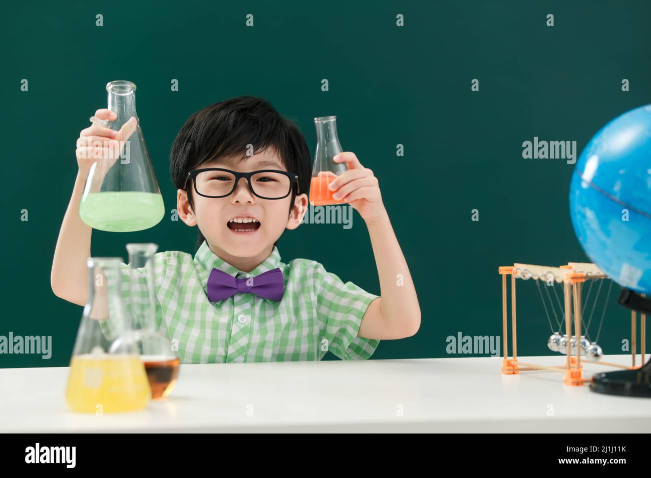 School chemistry class boy learning hi-res stock photography and images ...
