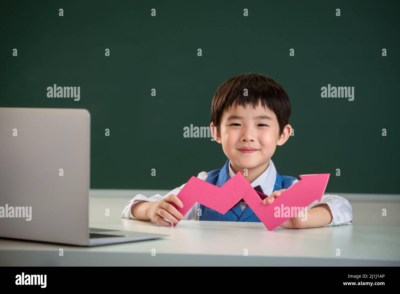 Elementary school students online learning Stock Photo - Alamy