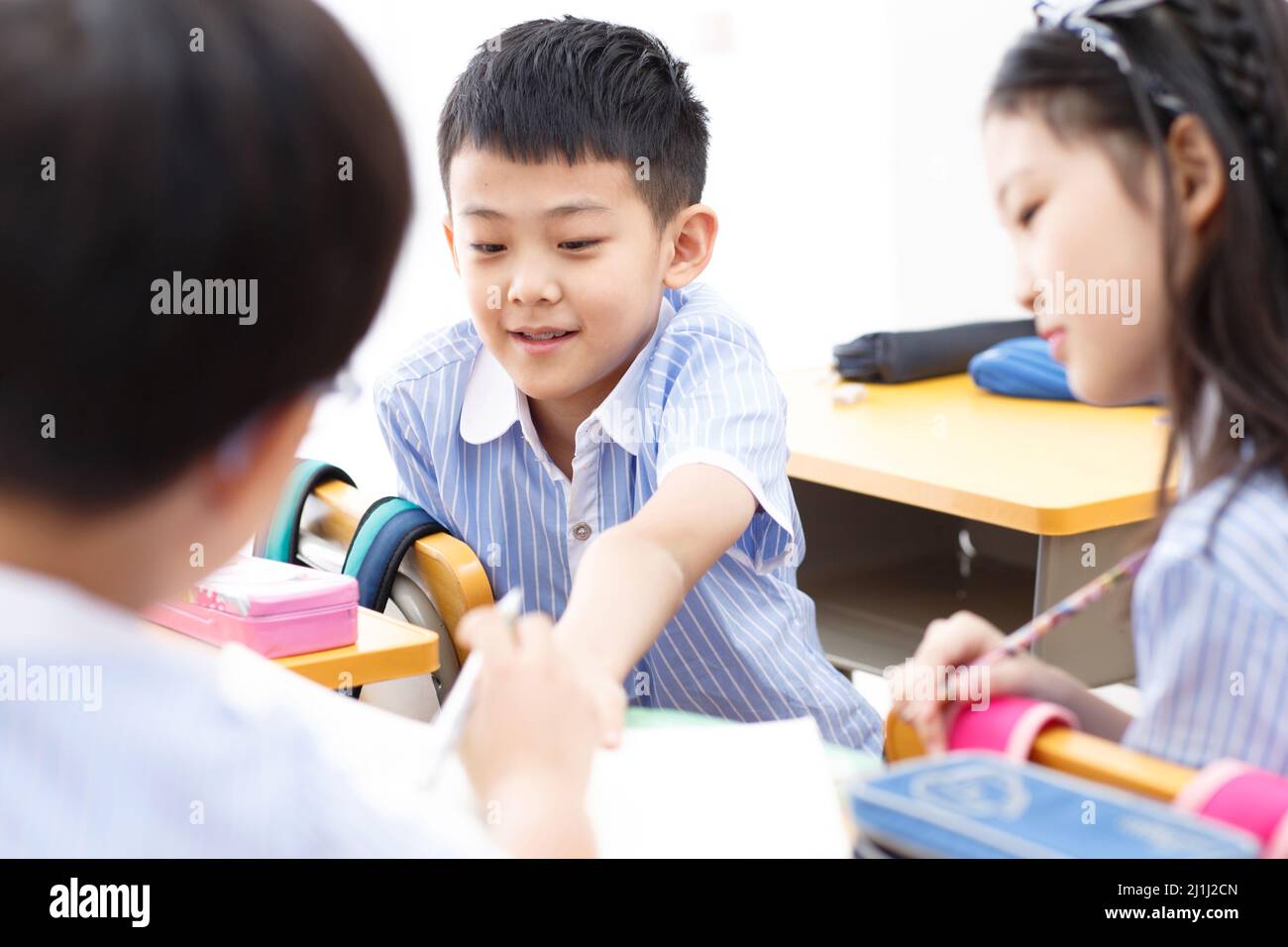 Elementary school students in the classroom Stock Photo - Alamy