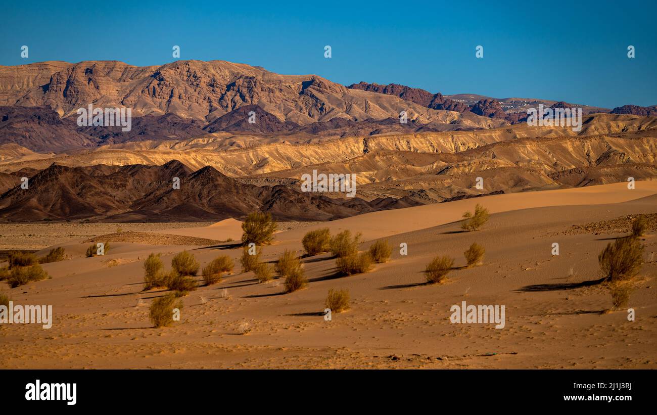 Desert and mountains in southern Jordan Stock Photo - Alamy