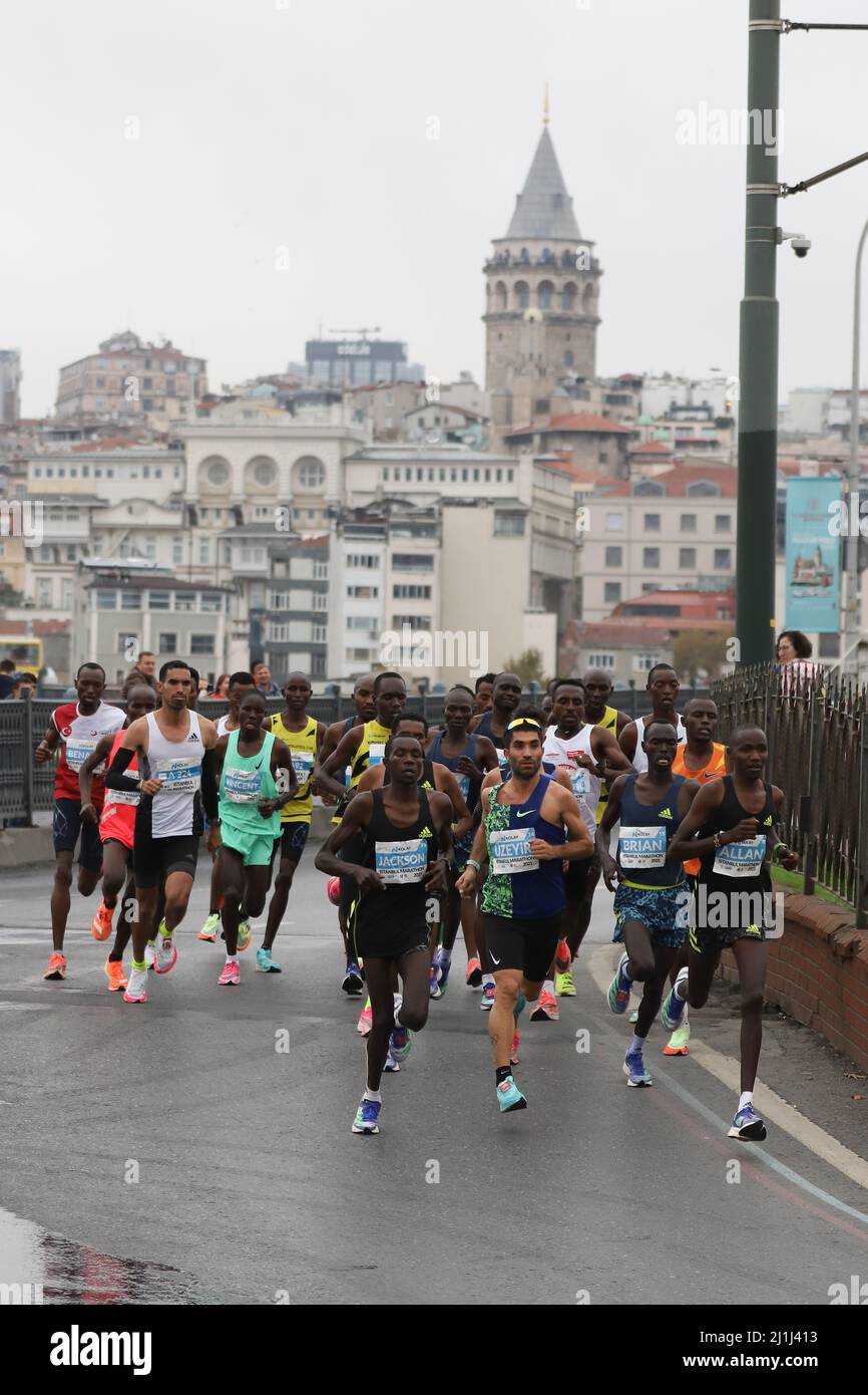 ISTANBUL, TURKEY - NOVEMBER 07, 2021: Athletes running in 43. Istanbul ...
