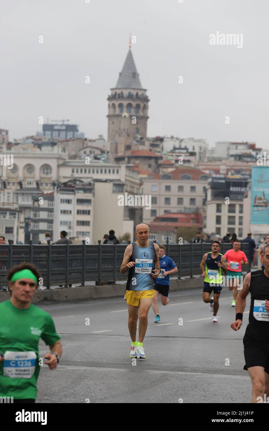 ISTANBUL, TURKEY - NOVEMBER 07, 2021: Athletes running in 43. Istanbul ...