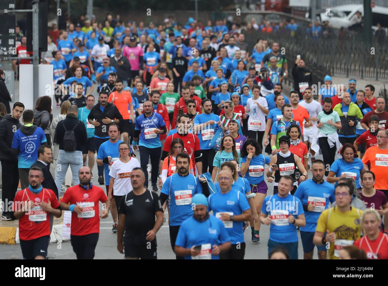 ISTANBUL, TURKEY - NOVEMBER 07, 2021: Athletes running in 43. Istanbul ...