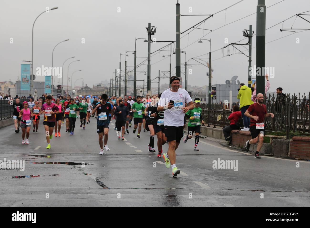ISTANBUL, TURKEY - NOVEMBER 07, 2021: Athletes running in 43. Istanbul ...