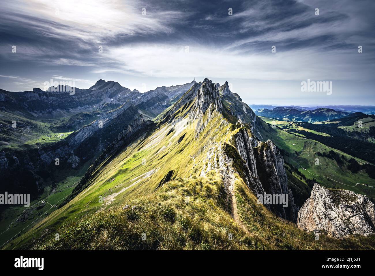 Mysic mountain scenery Stock Photo - Alamy