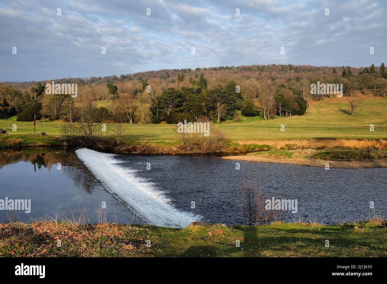 The River Derwent calm in the evening sun, Peak District, Derbyshire ...