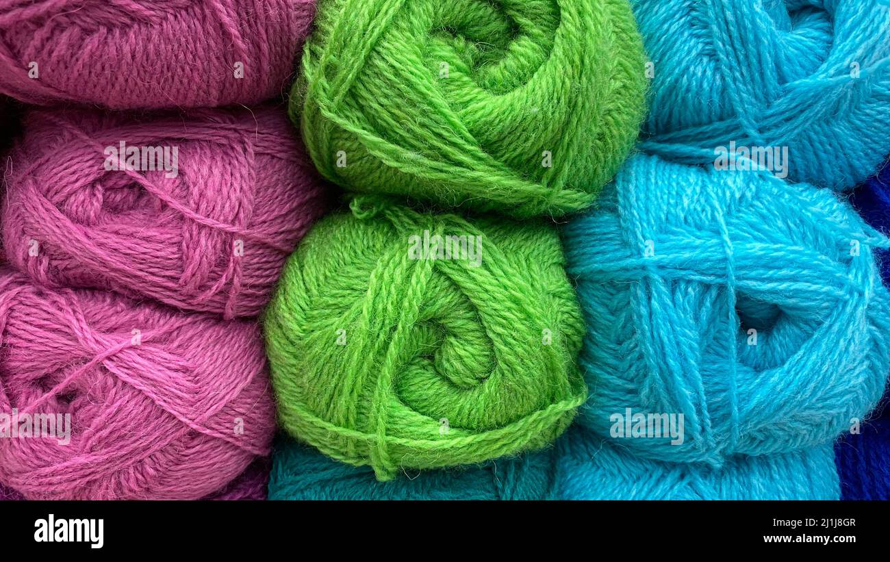 Green woolen threads hi-res stock photography and images - Alamy