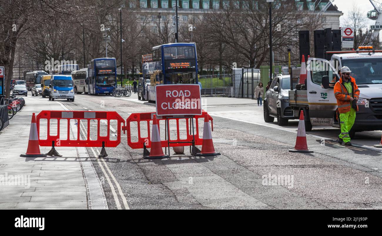 Road Closed signs in London,England,UK Stock Photo - Alamy