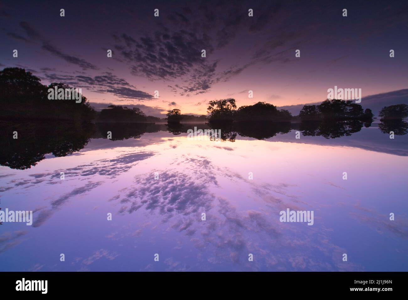 Purple landscape lake hi-res stock photography and images - Alamy