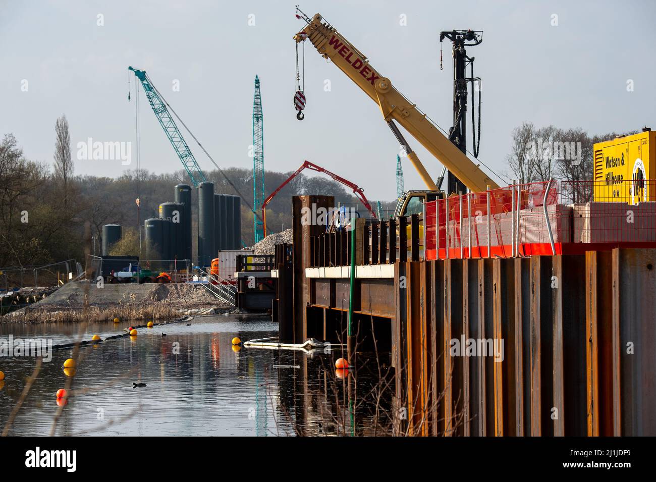 Harefield, Buckinghamshire, UK. 25th March, 2022. Savay Lake where a ...