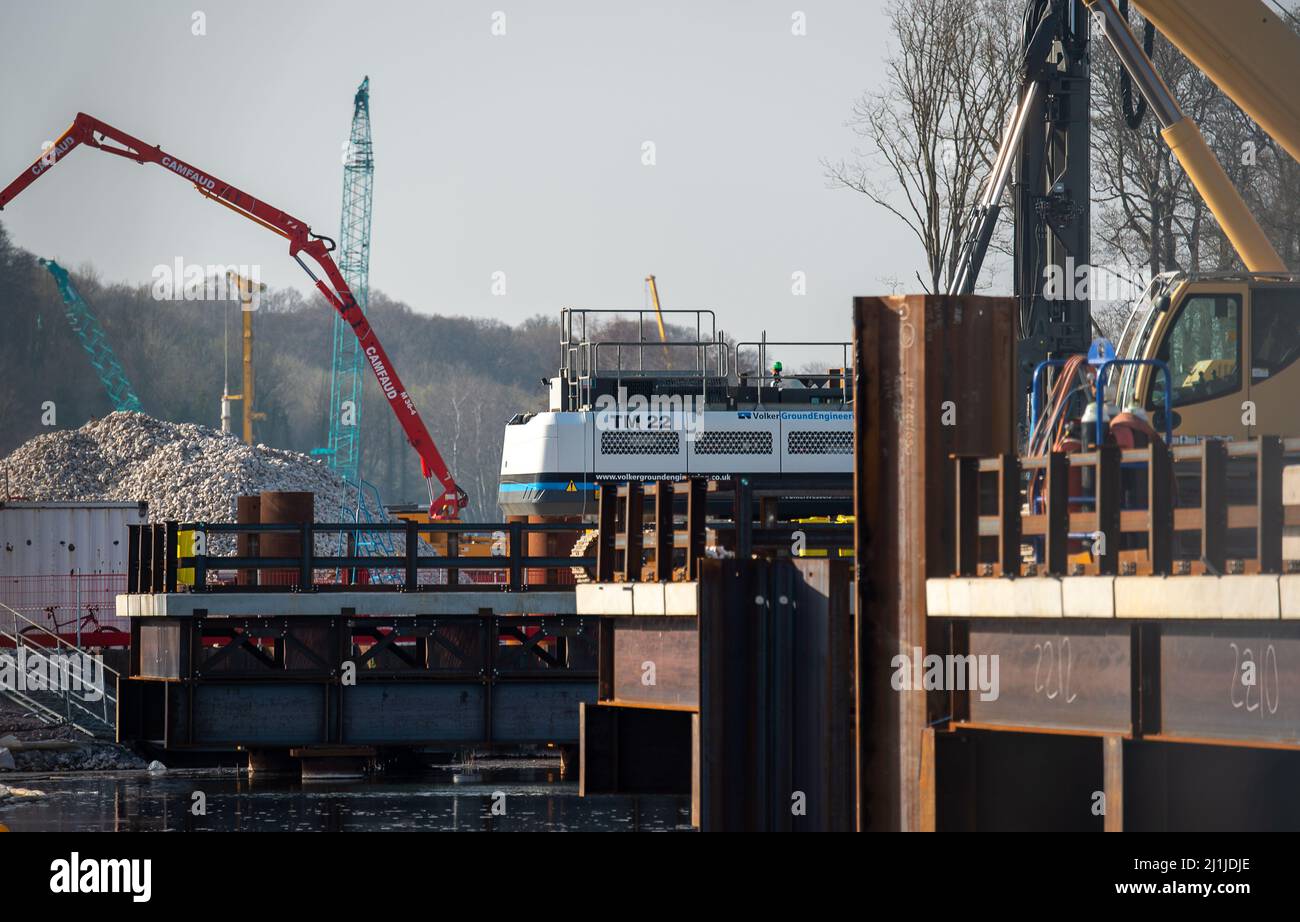 Harefield, Buckinghamshire, UK. 25th March, 2022. Savay Lake where a ...
