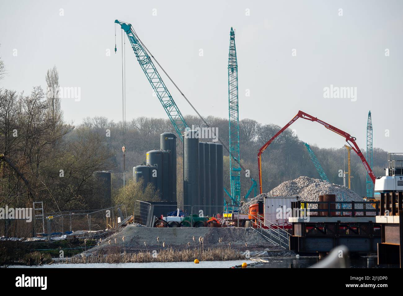 Harefield, Buckinghamshire, UK. 25th March, 2022. Savay Lake where a ...