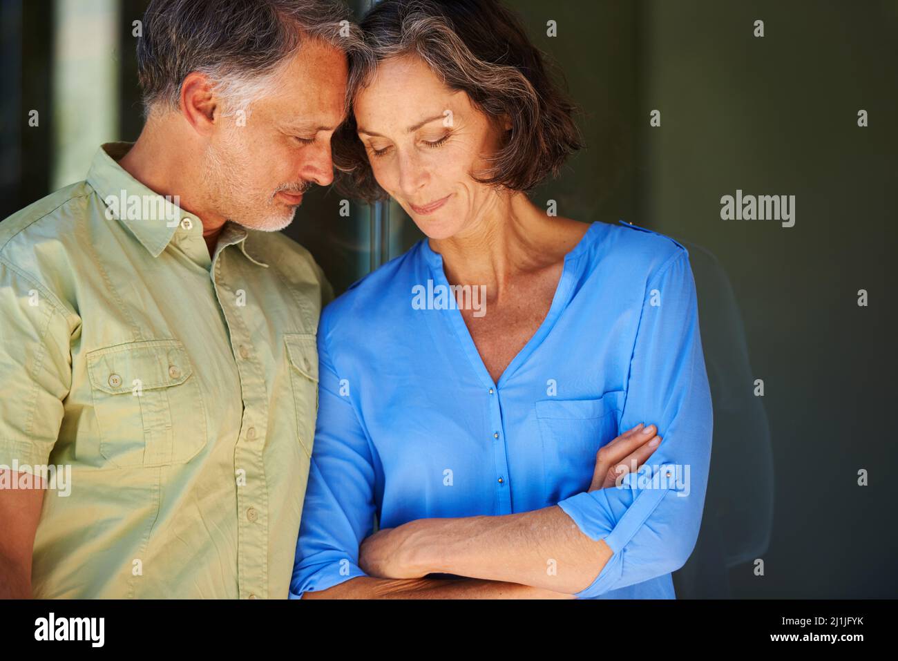 People standing close to eachother High Resolution Stock Photography ...