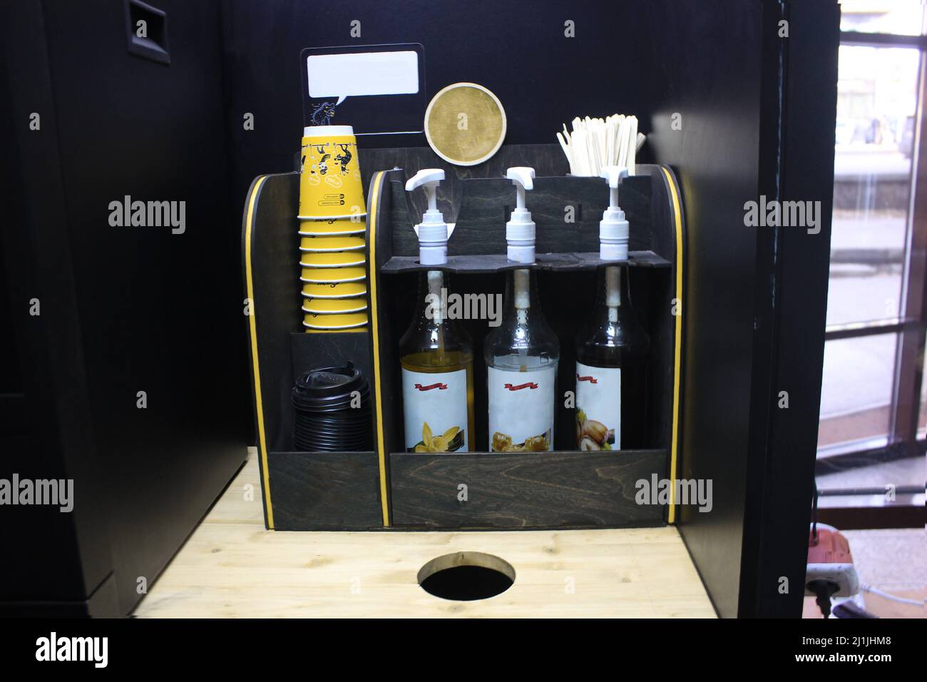 Self service coffee machine hi-res stock photography and images - Alamy