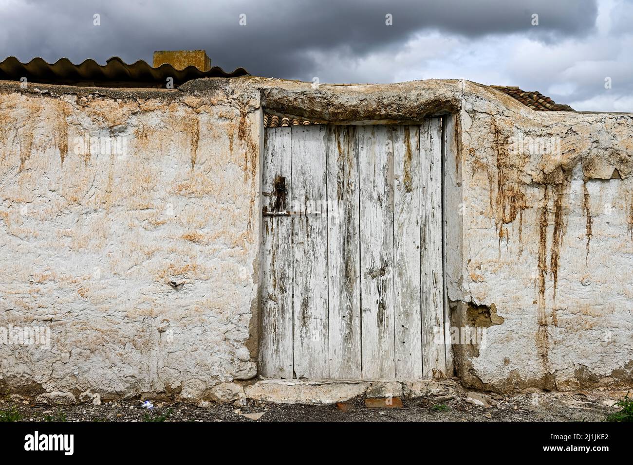 An old and weathered wooden door Stock Photo - Alamy