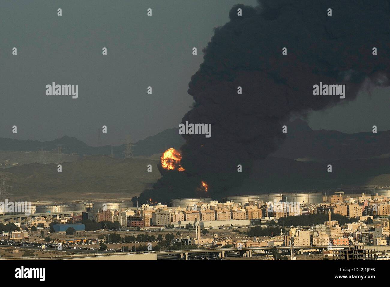 Yemen explosion hi-res stock photography and images - Alamy