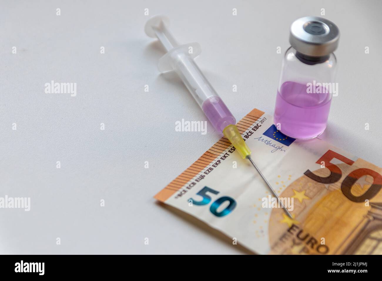 Money injection hi-res stock photography and images - Alamy