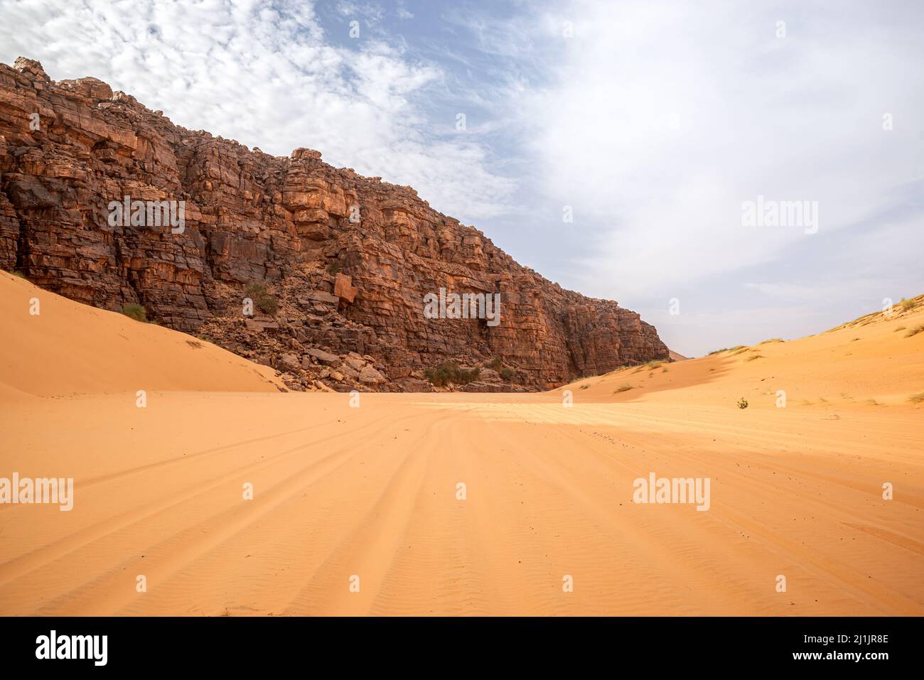 Rock and sand landscape at Tifoujar Pass, Mauritania Stock Photo - Alamy
