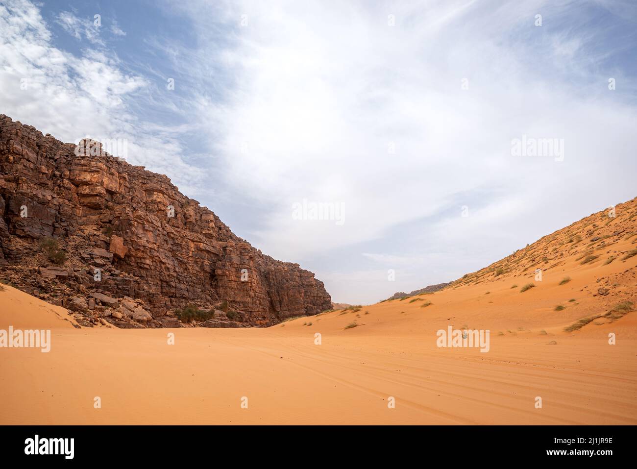 Rock and sand landscape at Tifoujar Pass, Mauritania Stock Photo - Alamy