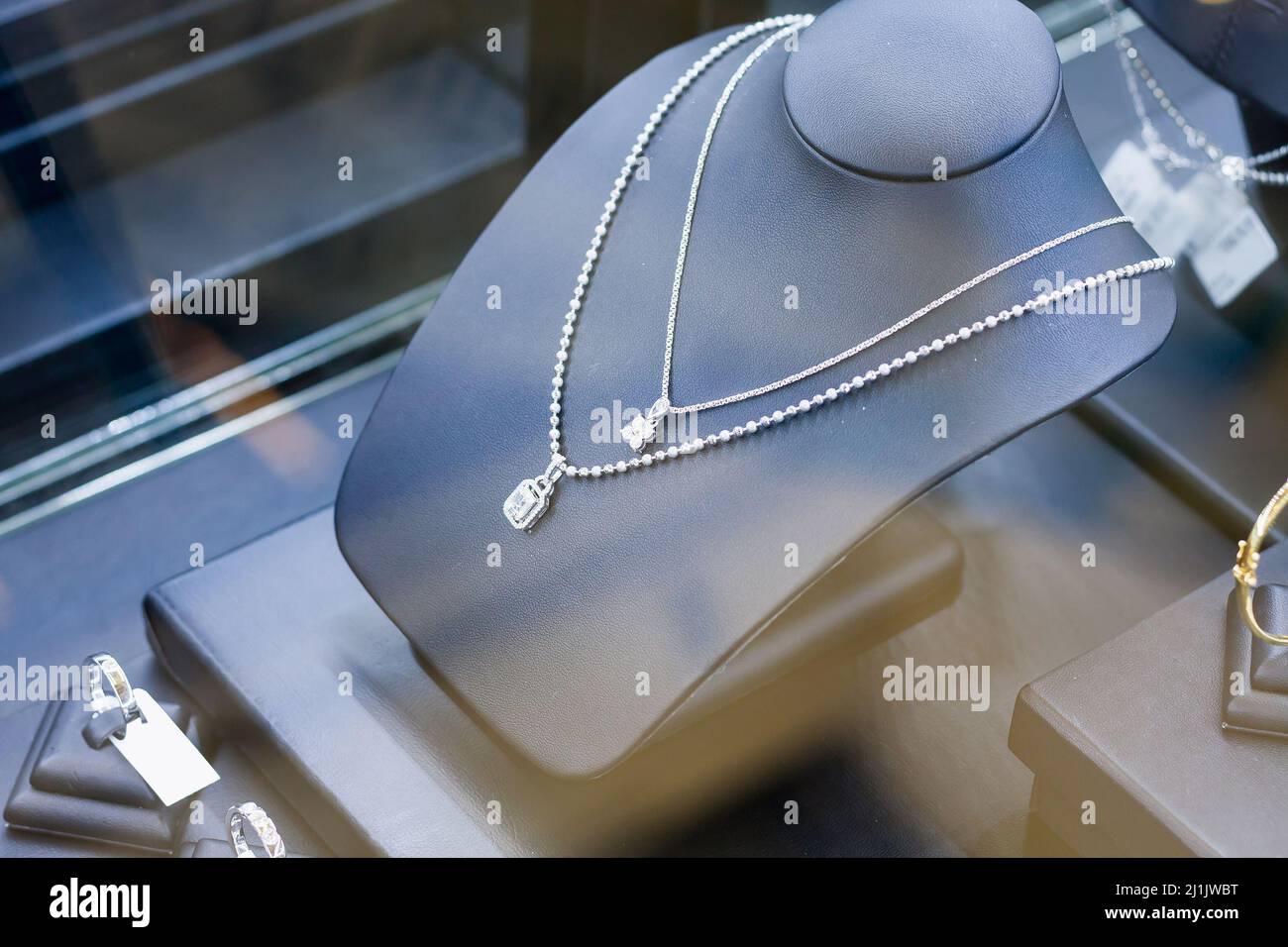 Jewelry diamond shop window display Stock Photo - Alamy