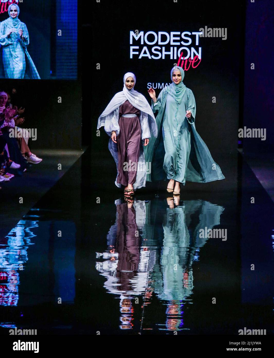 Cat walk modest fashion show hi-res stock photography and images - Alamy