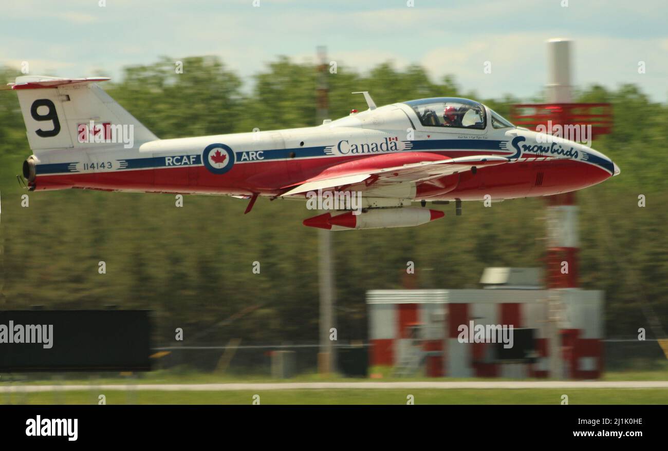 Lens results canadair ct 114 tutor hi-res stock photography and images ...