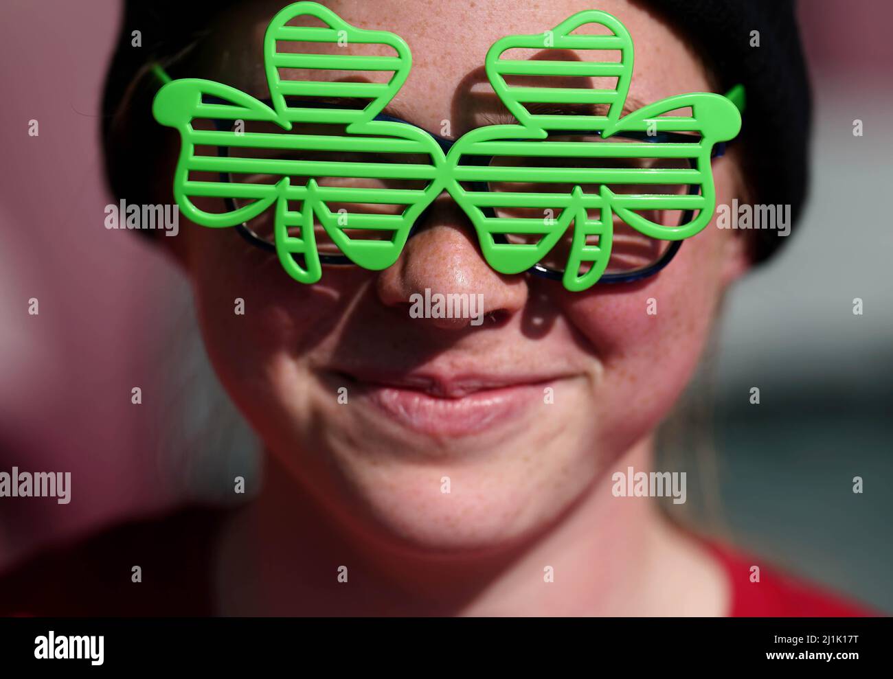 London irish fan hi-res stock photography and images - Alamy