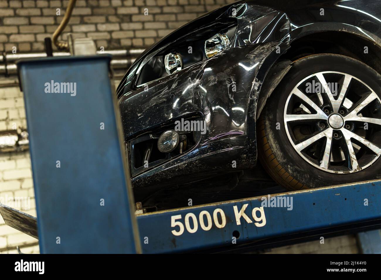 Broken chassis hi-res stock photography and images - Alamy