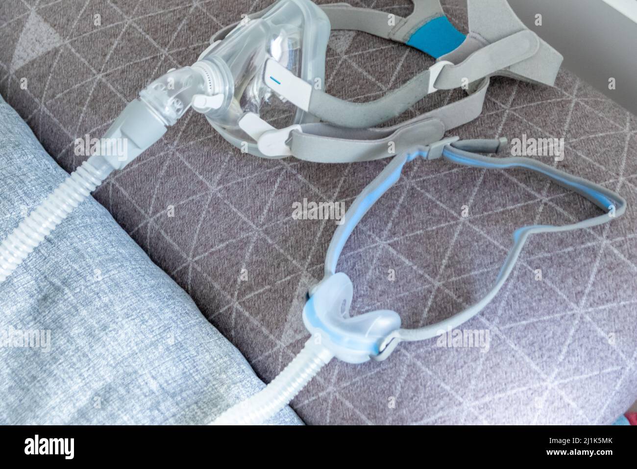 CPAP mask against obstructive sleep apnea helps patients respirator ...