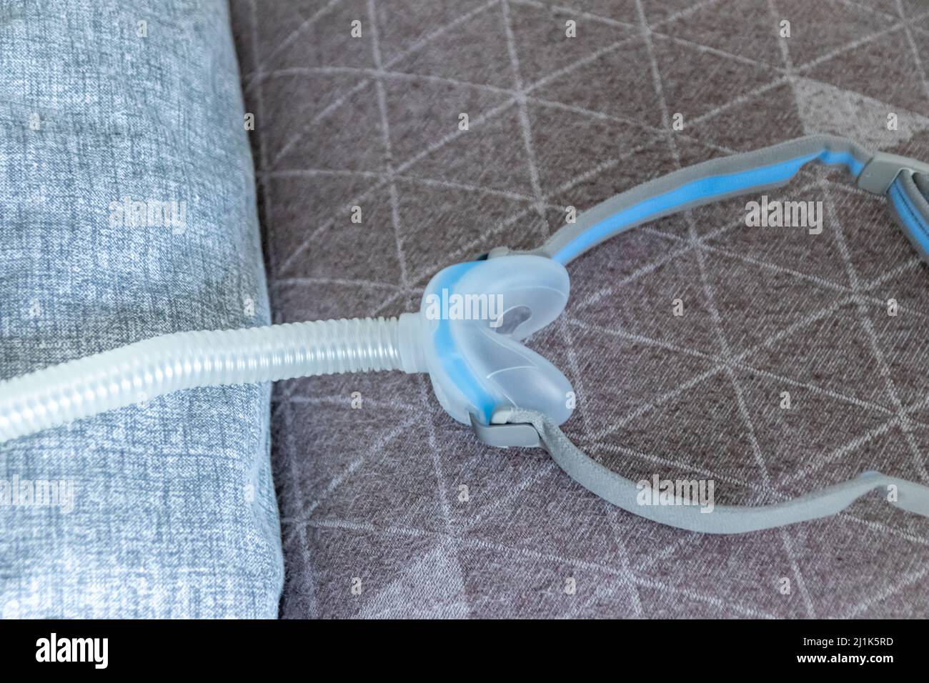 CPAP mask against obstructive sleep apnea helps patients respirator ...