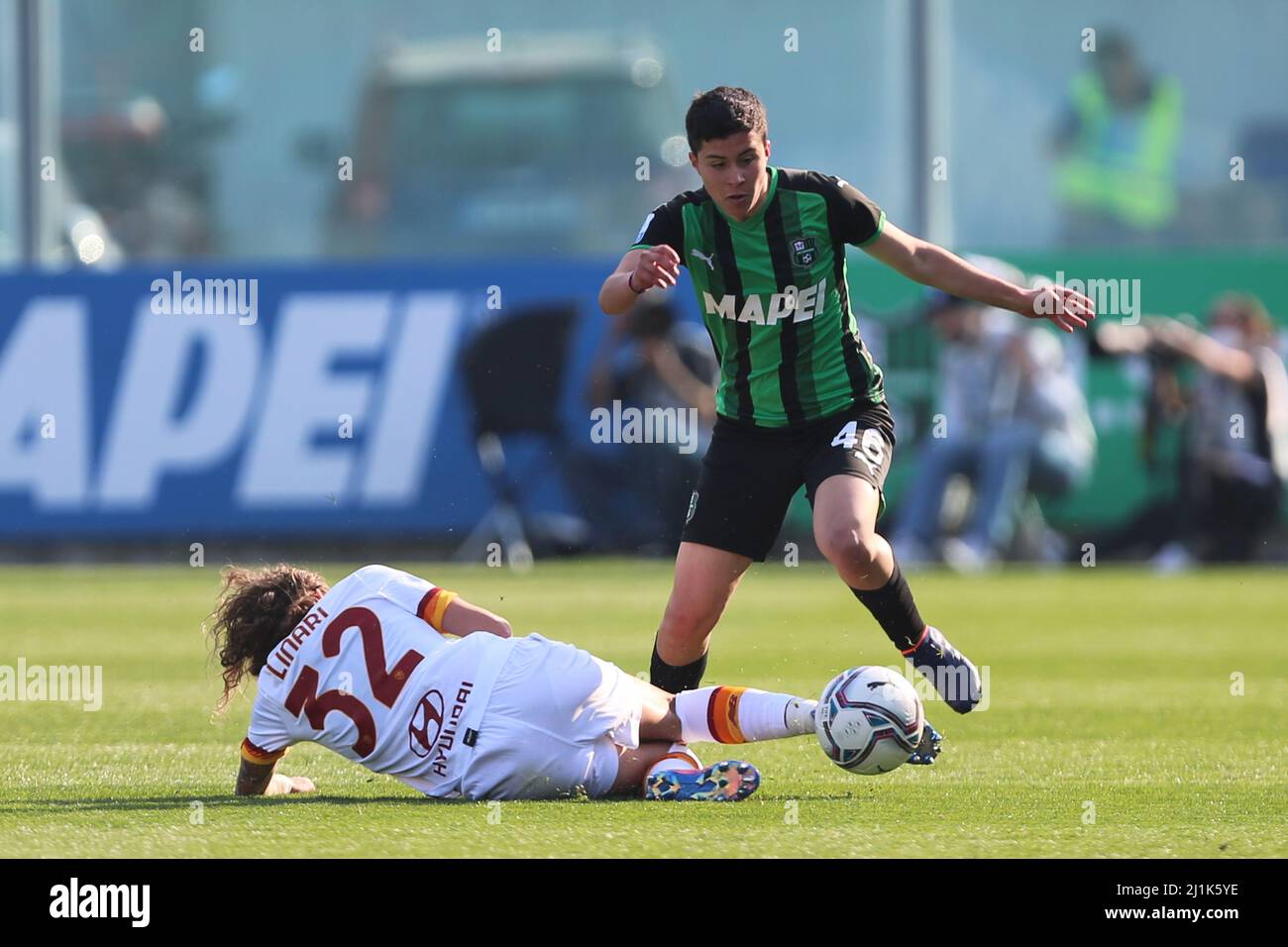 Mo linari hi-res stock photography and images - Alamy