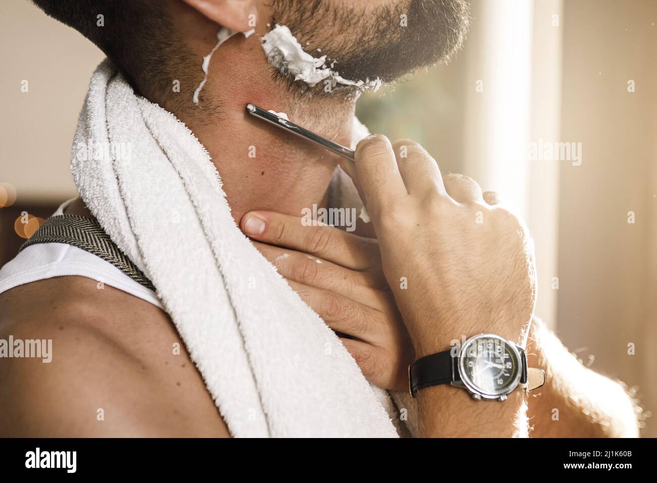 Man shaving his beard with a straight razor Stock Photo - Alamy